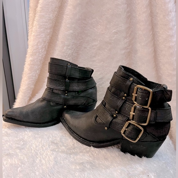 Shoes | Euc Vtg Jeffrey Campbell Sheba 3 Buckle Ankle Boot Size 6 ...